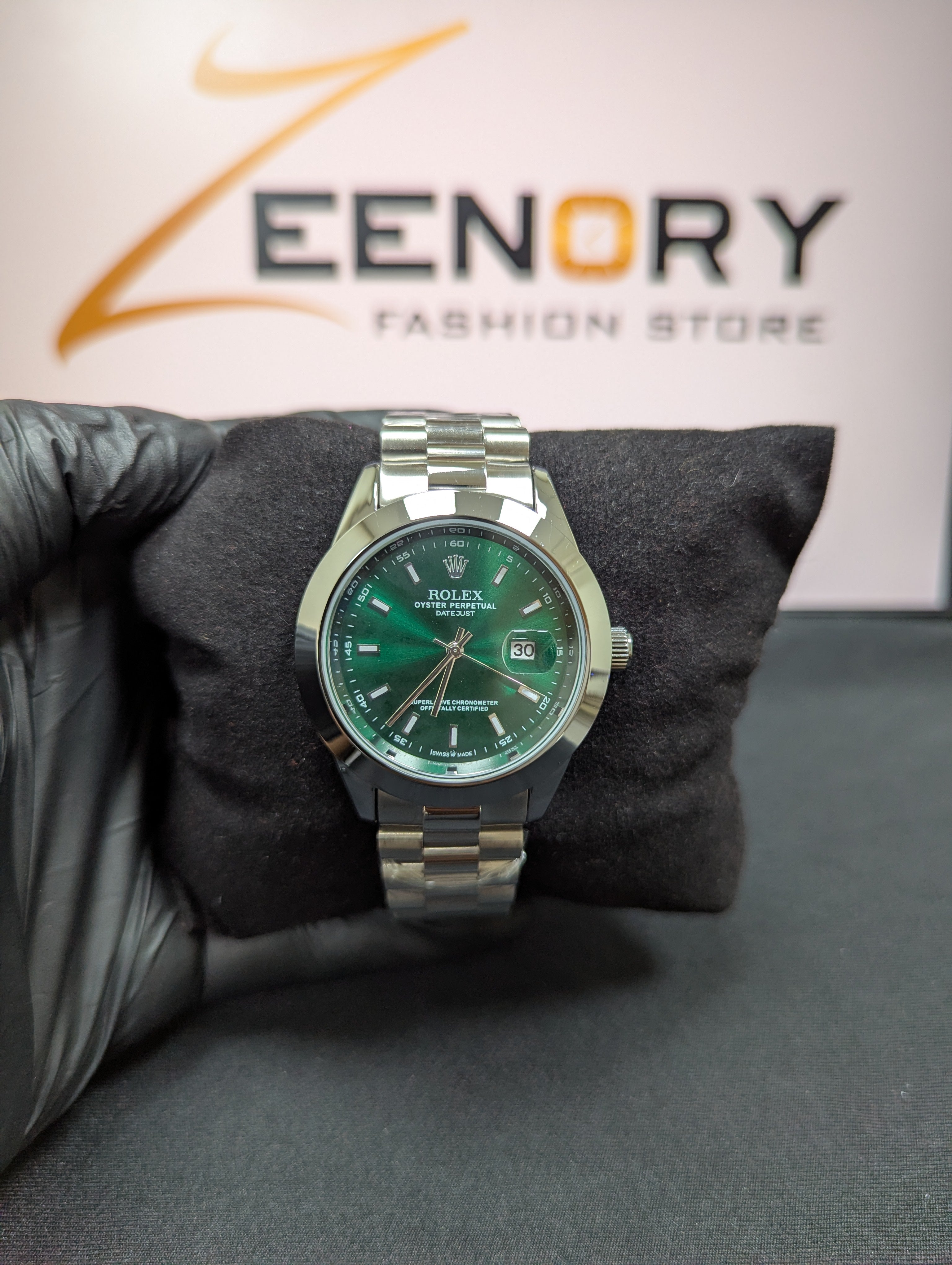 Rolex Emerald Classic Oyster Watch – Zeenory